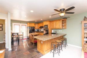 MH 911 | Luxurious Mountain Retreat Near Snowbasin, Wolf Lodge ...