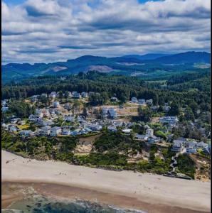 Family Oasis - Hot Tub, Pool Table, Dog Friendly, Lincoln City (vuoden ...