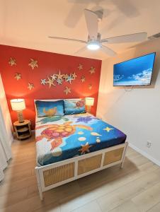 Retro Coastal Fort Myers Retreat Spa & Fire Pit, San Carlos Park ...