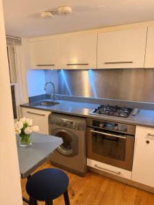 Cosy Soho Flat - Steps from Covent Garden, London (nove cijene za 2026.)