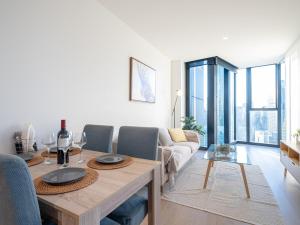 Skyline Suites - Stunning City Views, Gym & Pool, मेलबोर्न की (2026 के ...