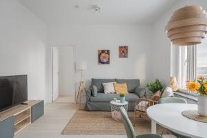 Fresh, Modern Living in a Beautiful Solna Area, Solna (prezzi ...
