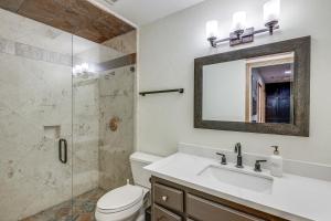 大熊湖的Hot Tub, 2 Mi to Big Bear Mtn Family Ski Trip!（2026 年最新房價）