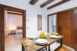 8 mins from San Marco, experience authentic Venice, Venecia (precios ...