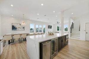 Deja Blue - Luxury Beach House with Private Pool & Rooftop Deck, Blue ...