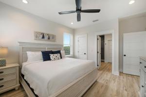 Deja Blue - Luxury Beach House with Private Pool & Rooftop Deck, Blue ...