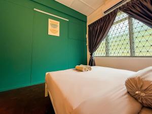 10 Pax Near Lake Garden Zoo Selly Oak Sentosa, Tajping (2026 ...