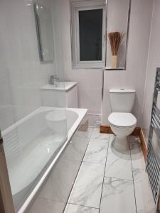 Clovelly Place, Oystermouth (tarifs actualisés, 2026)