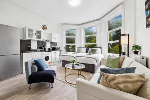 Long term Disc! Central London, Victorian style studio, sleeps 4 guests ...