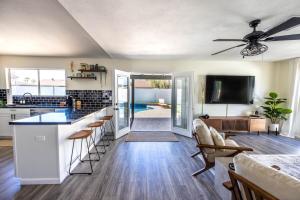 MUST SEE! Heated Jacuzzi With A Pool! NEW Remodel, Chandler (harga ...