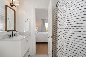 No Guests Fees, LUX Semi-Oceanfront, Hot Tub, Games, No Roads to Cross ...