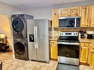 NEW Modern 1BR for Work & Stay with Fast Wi-Fi Pets OK, Pueblo (precios ...