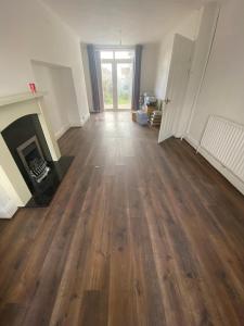 Modern Home next to UHCW Hospital Coventry, Coventry (tarifs actualisés ...