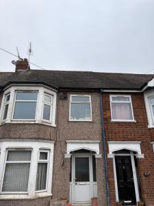 Modern Home next to UHCW Hospital Coventry, Coventry (aktualisierte ...