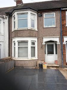 Modern Home next to UHCW Hospital Coventry, Coventry (aktualisierte ...