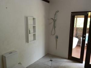 The Oasis Bukura - Beautiful Beachfront Villa, Πορτ Βίλα (ενημερωμένες ...