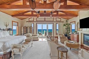 Palazzo Del Mar - Beachfront Estate with Private Beachfront Pool, Movie ...