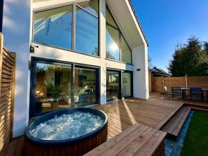 Dom na Kaszubach z Sauną i Jacuzzi - Wiele Dobrego, Wiele (harga ...