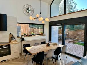 Dom na Kaszubach z Sauną i Jacuzzi - Wiele Dobrego, Wiele (harga ...