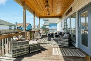 Beautiful Home Island Cabana Hot Tub Fire Pit Fence, Red Fish Cove ...