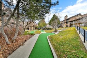 Eden Valley Condo Mountain Views Hot Tub & Family Fun, Wolf Lodge ...