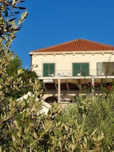 Ferienhaus mit Pool und Meerzugang, Razvala (precios actualizados 2026)