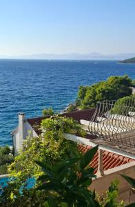 Ferienhaus mit Pool und Meerzugang, Razvala (precios actualizados 2026)