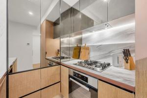 74th floor Unreal High-Rise 2b2b with Stunning Views, Melbourne ...