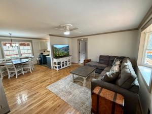 Lazy Bear Meadow | Dog-Friendly Cabin with Fenced Yard, Hot Tub ...