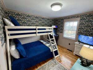 Lazy Bear Meadow | Dog-Friendly Cabin with Fenced Yard, Hot Tub ...