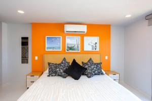 Midnight & Mango - The Crown Jewel Studio, Cabo San Lucas (aktualne ...