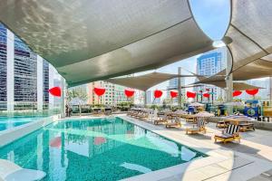 Chic Studio Steps to Dubai Mall with Infinity Pool, Dubái (precios ...