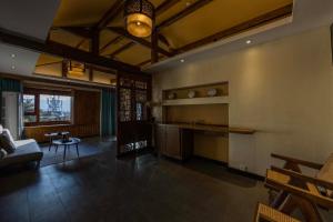 Lanshan View Ancient Courtyard Hotel - Yiyuntingju(Wuyi Street, Lijiang ...