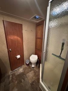 Rustic cozy couples summer retreat, Little Current (preços atualizados ...