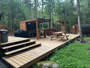 Rustic cozy couples summer retreat, Little Current (preços atualizados ...