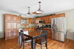 Lawson Crossroad的The WoodView Hideaway Hot Tub Game Room MORE（2026 年最新房價）