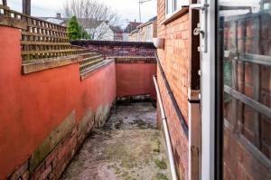 Modern 2 Bed Contractor House, Birkenhead, Near Liverpool، بيركينهيد ...