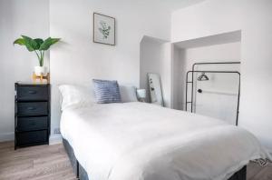 Modern 2 Bed Contractor House, Birkenhead, Near Liverpool، بيركينهيد ...