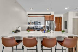 Clev Clinic & CWRU w Balcony Gym Parking WD, Ambler Heights (precios ...