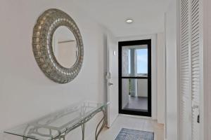 Waterfront Luxury on Marco River Private Lanai Marina Access, Marko ...