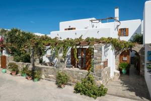 Mitsi Studios, Naousa (updated prices 2025)