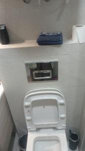 Relaxing Studio Stay with Pool, Balcony & Smart TV, Aïn Harrouda ...