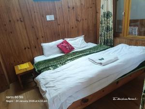 Red alphine river hotel, Jibhi (tarifs actualisés pour 2026)