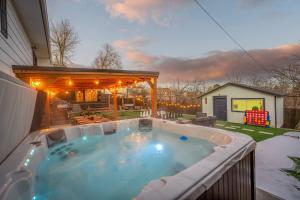 Epic Family Home: Mini-Golf, Sauna, Hot Tub, Games, Stratton Meadows ...