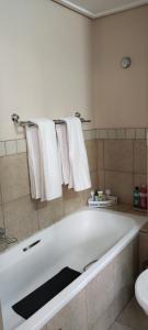 Maphungubwe pop champagne hotel apt on 6th floor, Johannesburg (prezzi ...