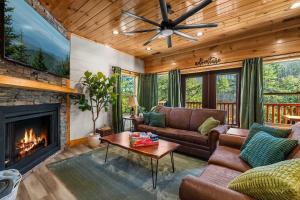 Indoor Pool - Forest Views - Hot Tub - Arcade Room, Large Island ...