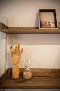 202 - Modern Exquisite Suite with Gym,Parking, near DT&Airport ...