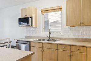 Renovated Cozy Family Home Spacious, Modern, Edmonton (preços ...