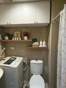 Neo-Classic 1BR with WiFi Netflix at Shell Res near MOA and NAIA ...