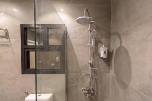 Cairo Homes Luxury 4BR Apartment with Balcony & Nile View Maadi, Kairo ...
